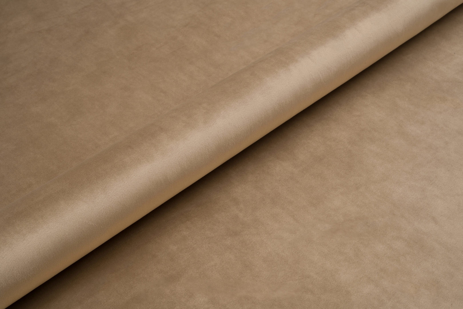Hocker Rockon Velvet Nougat von Scandinavian Stories
